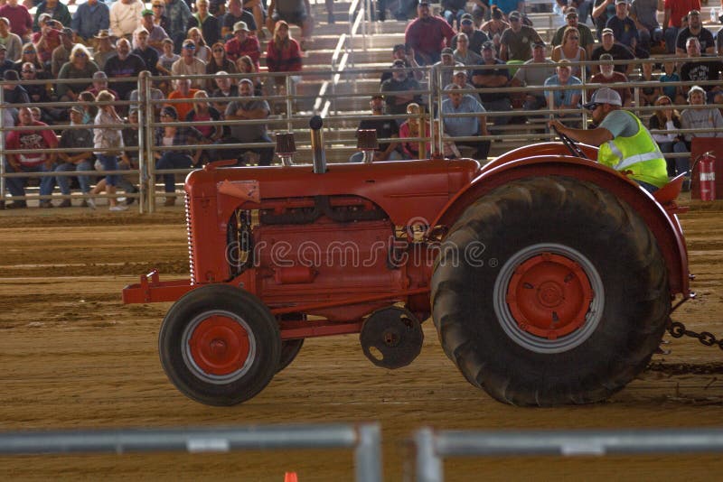 Tractor Pulling with an Vintage Farmall Tractor Editorial Photography ...