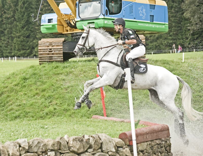 Competitore Che Lascia Acqua Al Castello Del Blair. Fotografia ...