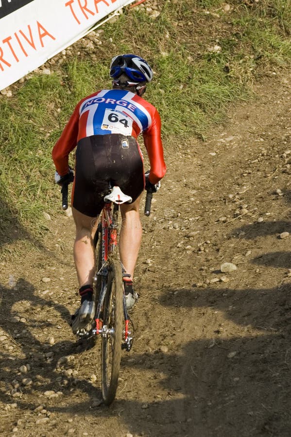 Competitore Della Ciclo-traversa Immagine Stock Editoriale - Immagine ...