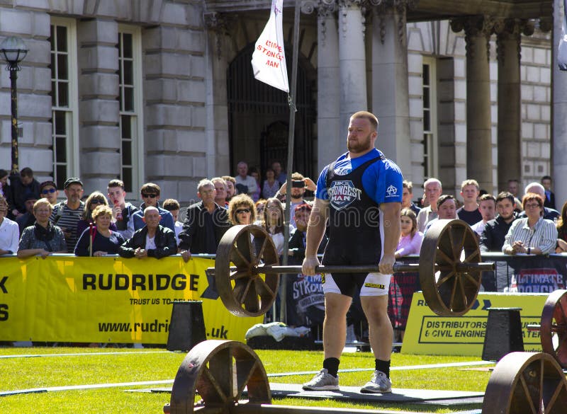 Competitors Strain in the Power Lifting Heat of the Ultimate Strongest ...