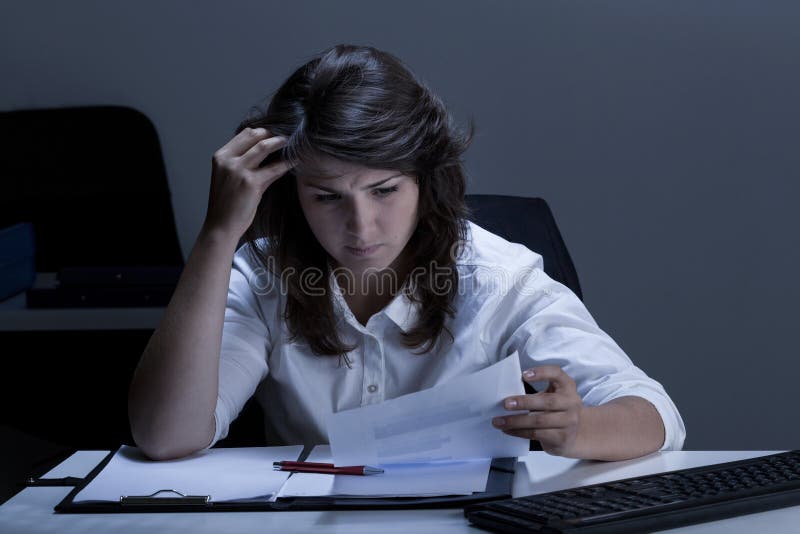 Compito Difficile Sul Lavoro Immagine Stock - Immagine di elegante ...