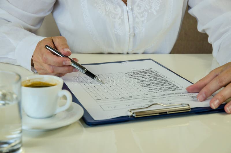 Remplir questionnaire image stock. Image du questionnaire - 37914209