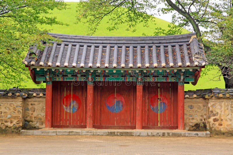 Complejo De La Tumba De Daereungwon, Corea Del Sur Imagen de archivo ...
