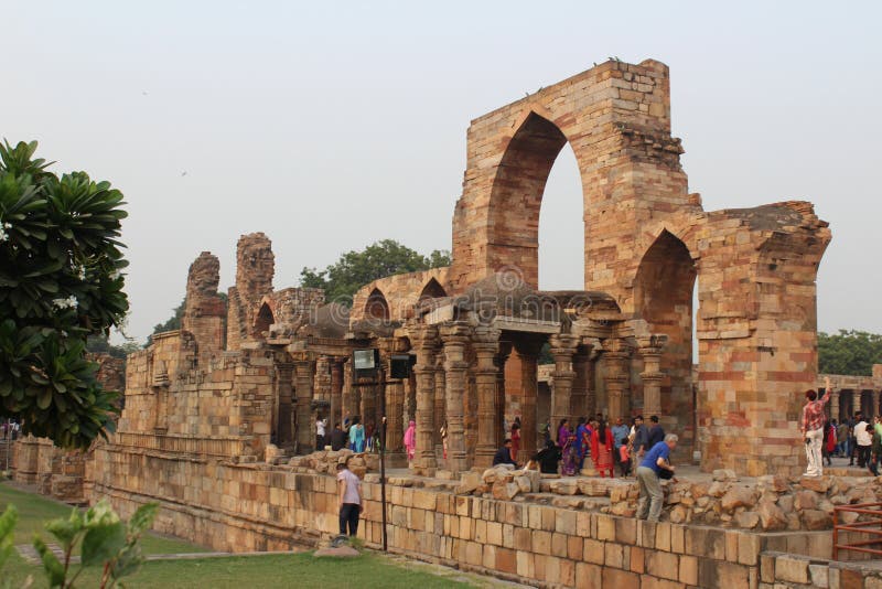 Complejo de Qutub Minar imagen editorial. Imagen de complejo - 102759765