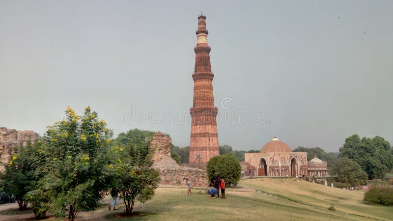Complejo de Qutub Minar foto editorial. Imagen de indio - 102925836