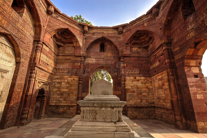 Complejo De Qutub Minar, La India Foto de archivo - Imagen de monumento ...