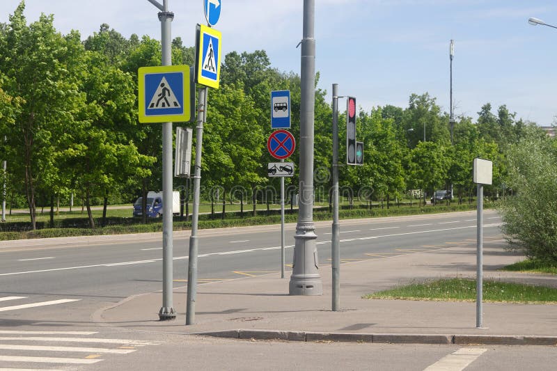 Complex Intersection, Street Crossing, Road Signs and Greenery 2 Stock ...