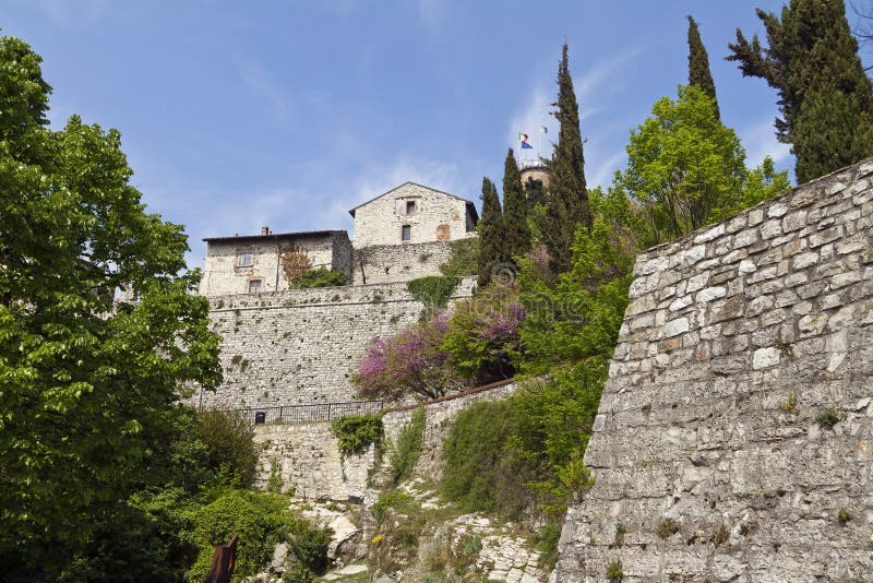 Complexo Fortificado Do Castelo De Brescia Foto de Stock - Imagem de ...