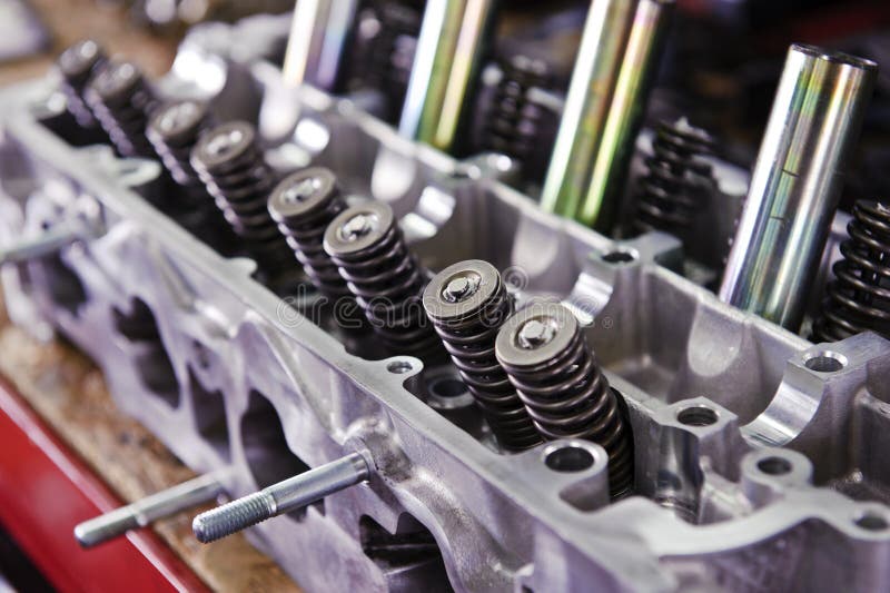 Componentes De Motor Sob a Capa Aberta De Um Carro Foto de Stock ...