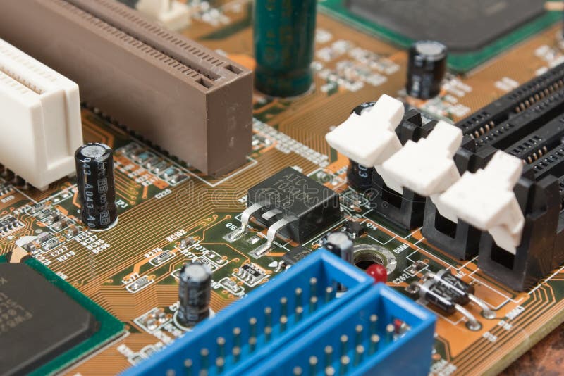 Componenti elettronici immagine stock. Immagine di appaltatore - 124500737