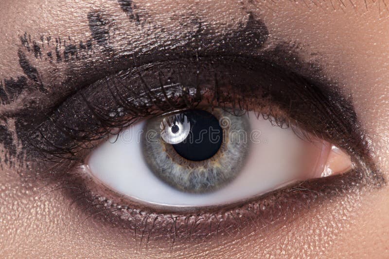 Composição do olho roxo imagem de stock. Imagem de preto - 59349027