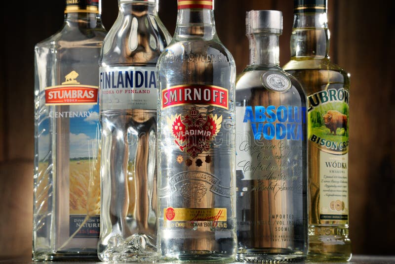 Composición Con Las Botellas De Vodka Foto editorial - Imagen de vodka ...