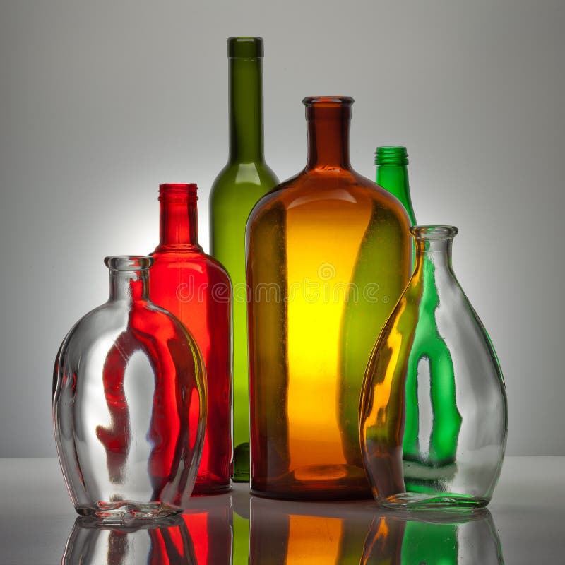 Composition Des Bouteilles En Verre De Couleur Image stock - Image du ...