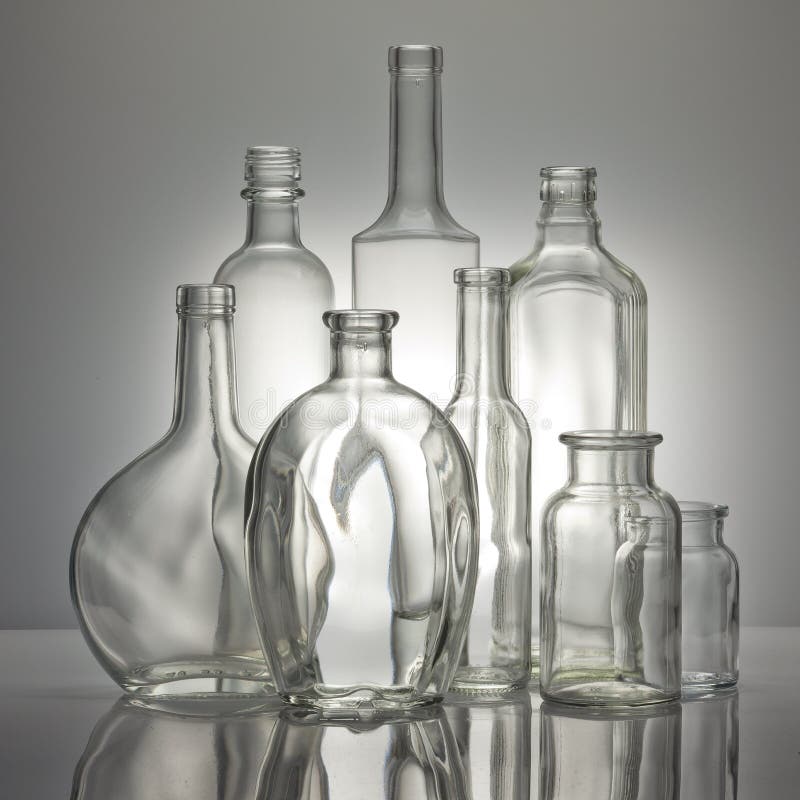 Composition Des Bouteilles En Verre De Couleur Image stock - Image du ...