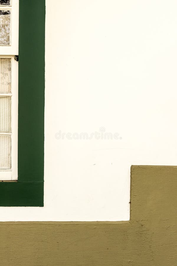 Composition of Symmetrical Geometric Patterns and Contrasting Colors on ...