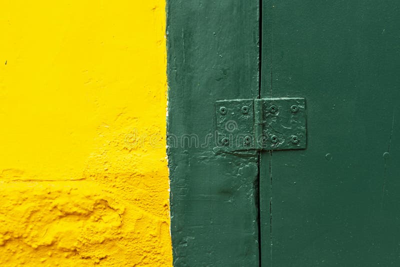 Composition of Symmetrical Geometric Patterns and Contrasting Colors on ...