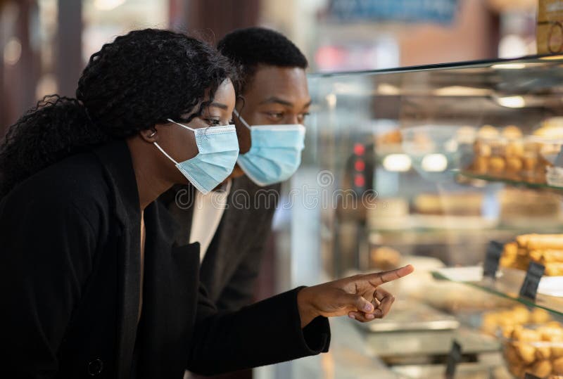 Compra De Comestibles Y Dulces Durante El Distanciamiento Social Y La
