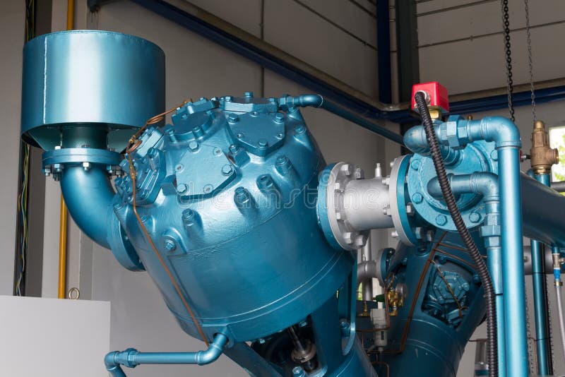 Compresor de aire grande foto de archivo. Imagen de control - 103978256