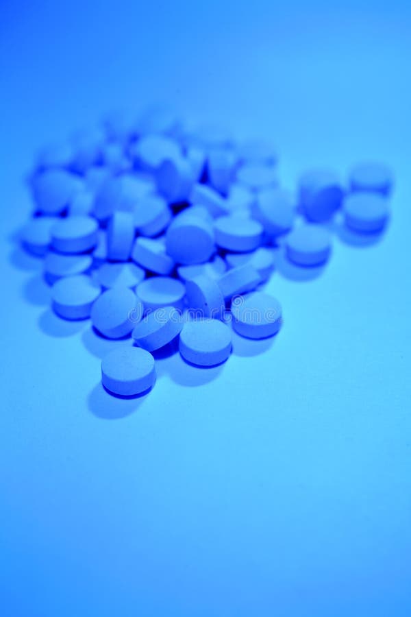 Comprimidos imagem de stock. Imagem de azul, remédio, tratamento - 4282097