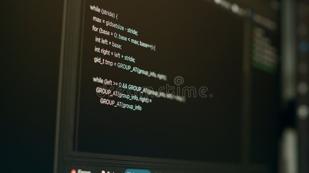 Computación En Nube De Base De Datos Con Código De Programación En Equipo Foto de archivo ...