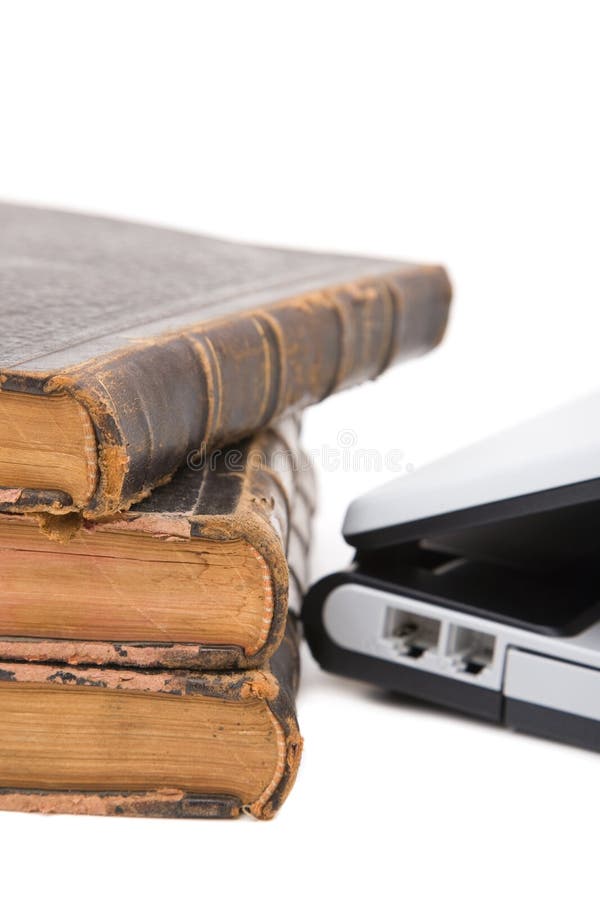 Computadora Portátil Y Libros Legales Foto de archivo - Imagen de ...