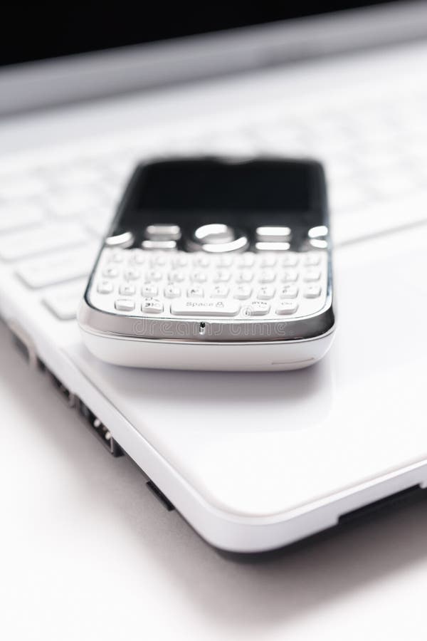 Computadora Portátil Y Smartphone Imagen de archivo - Imagen de acceso ...