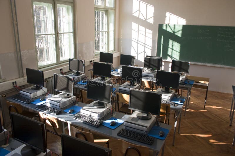 Computadores Na Sala De Aula Imagem de Stock - Imagem de tecnologia ...
