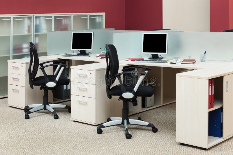 Computadores nas mesas imagem de stock. Imagem de computador - 18120317