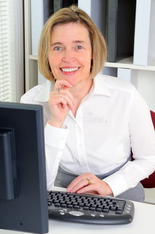 Computer-Arbeit stockfoto. Bild von tastatur, gesessen - 20877002