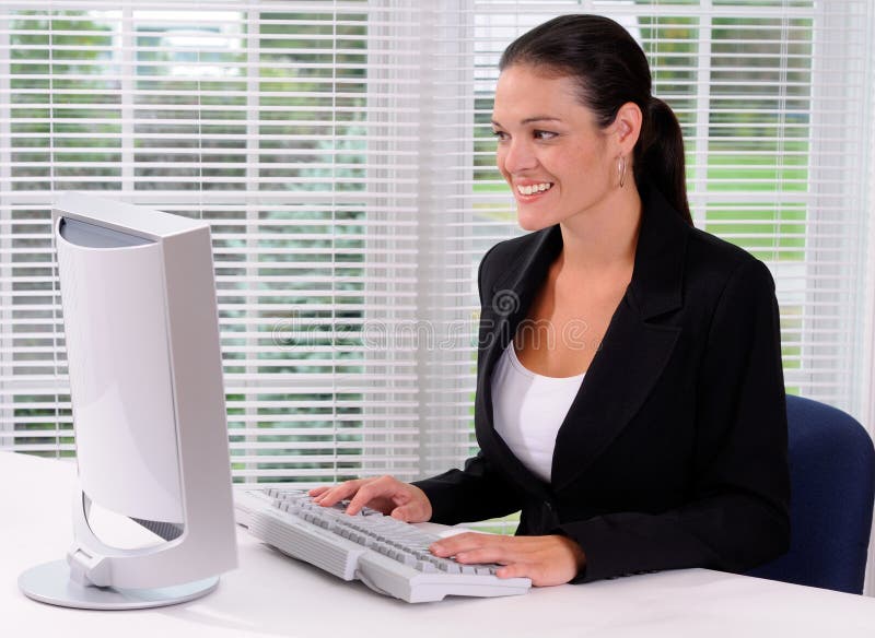 Computer-Arbeit stockbild. Bild von fünfzigern, frau - 20877033