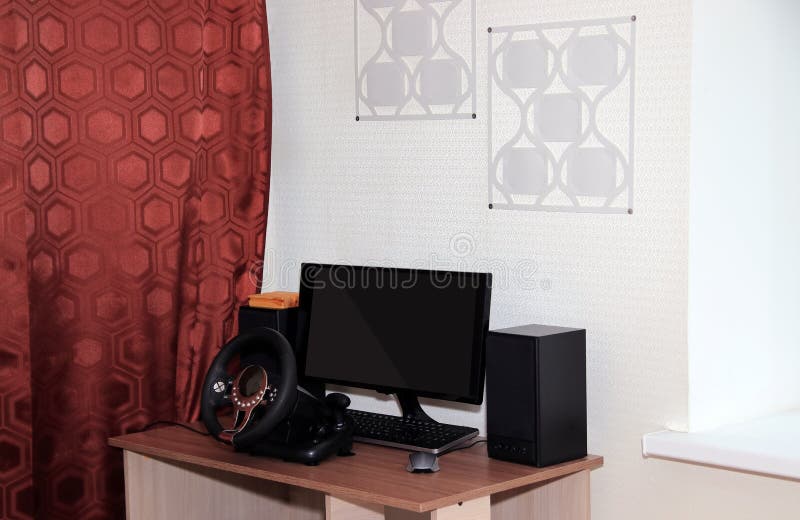 Computer auf dem Tisch stockbild. Bild von tabelle, zuhause - 182773519