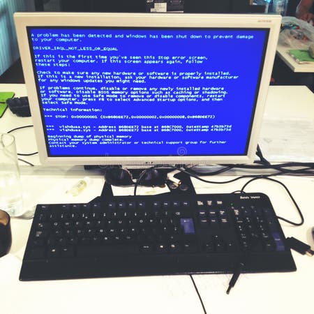 Computer crash error editorial stock image. Image of system - 38103834