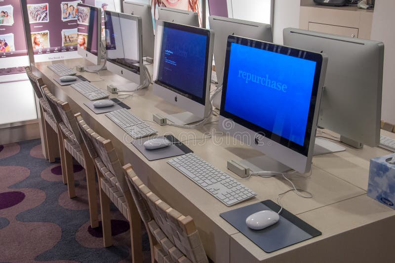 Computer in Der Modernen Bibliothek Redaktionelles Stockbild - Bild von ...