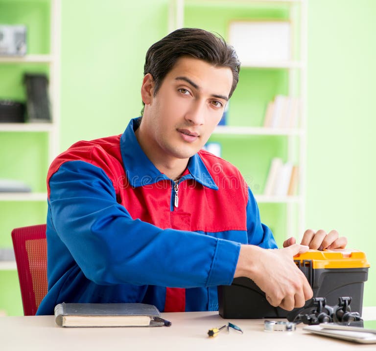 Computer Engineer Repairing Broken Desktop Stock Image - Image of ...