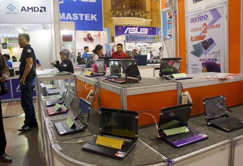 Computer exhibition editorial photo. Image of center - 73427491