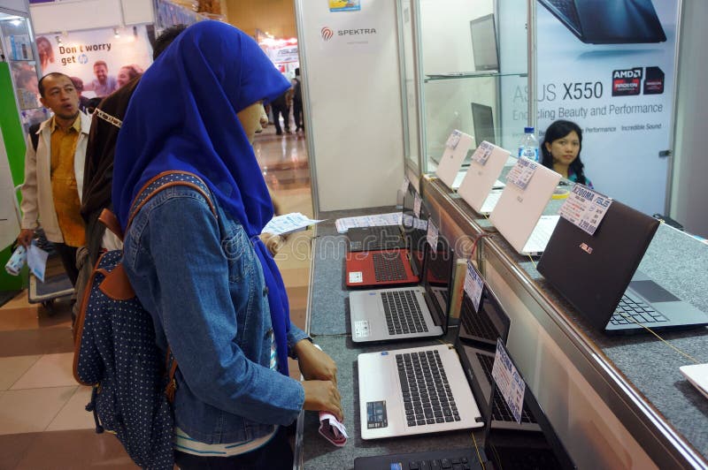 Computer exhibition editorial photography. Image of types - 47685542