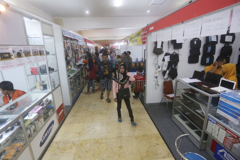 Computer exhibition editorial photography. Image of types - 47685542