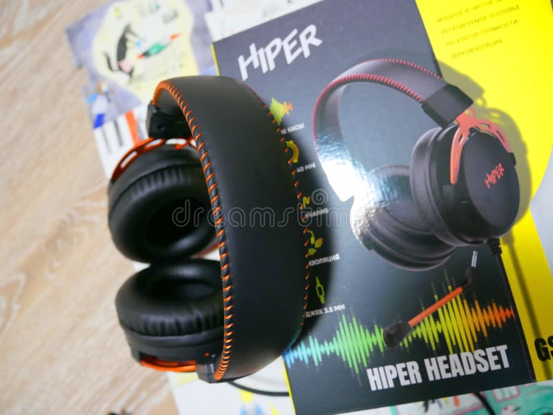 Computer Gaming Table. Headphones with Microphone for Gamers Editorial ...