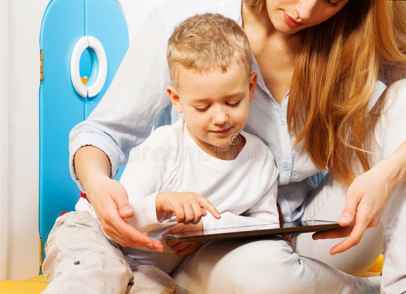 Computer and kids stock photo. Image of five, play, people - 28724788