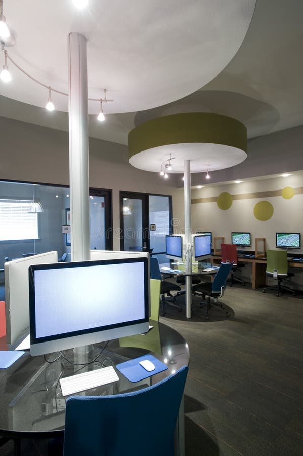 Computer-Labor stockbild. Bild von technologie, kaffee - 32123799