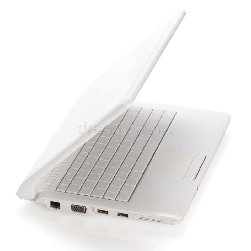 Computer Portatile Aperto Di Bianco Con Lo Schermo Nero Immagine Stock ...