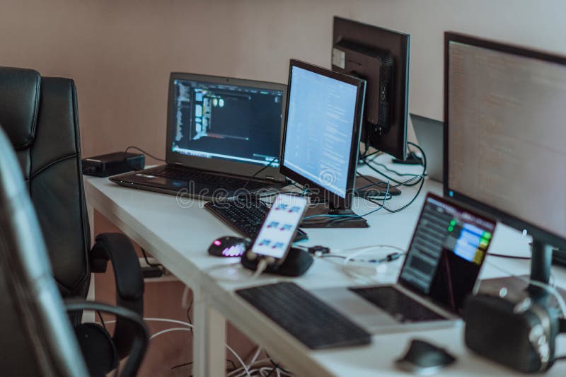 Empty Software Office Displaying Critical Error Message Flashing on Pc ... Empty Software Office Displaying Critical Error Message Flashing on Pc ...