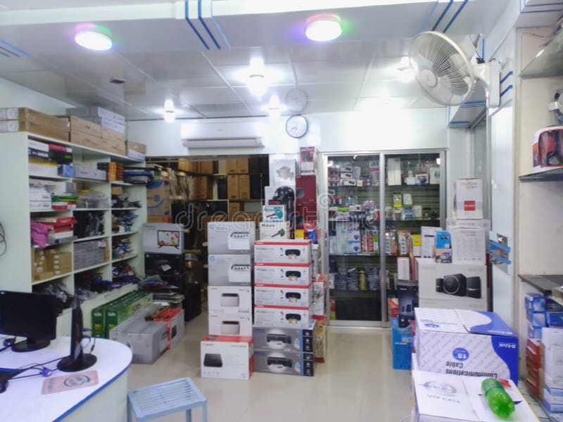 Computer Shop Image in a City Editorial Stock Image - Image of agenda ...