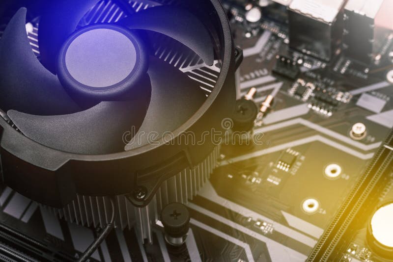 Computermoederbord Het Koelsysteem Van De Processor Op De Computer ...