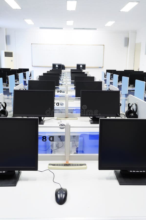 Computerraum stockbild. Bild von treffen, mode, bruch - 13569351