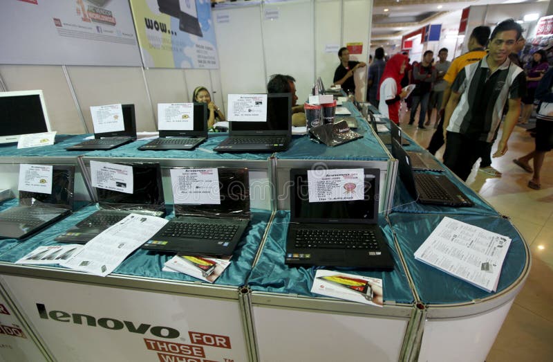 Computers editorial photo. Image of central, computers - 40304581