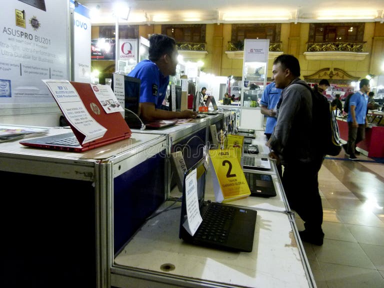 Computers expo editorial stock image. Image of electronics - 74622469