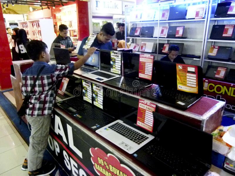 Computers expo editorial photo. Image of computer, center - 74622476