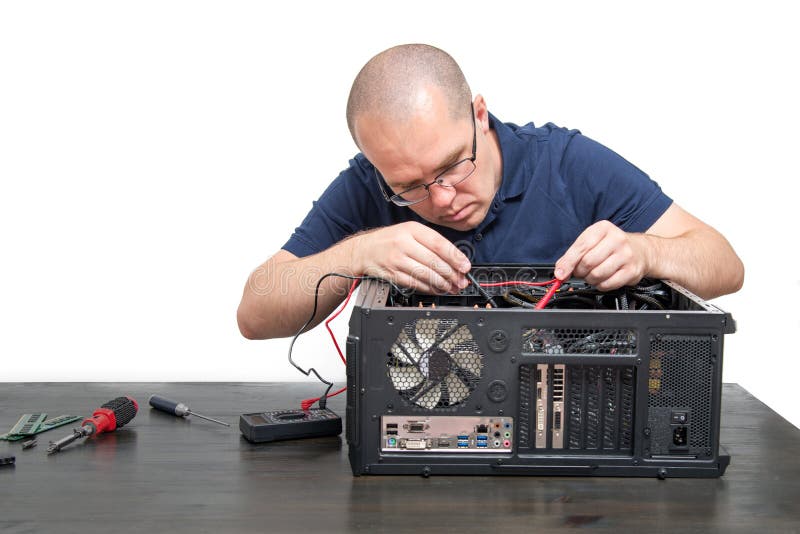 Computertechnicus Die Computersysteem Herstellen Stock Foto - Image of netwerk, elektro: 75614698