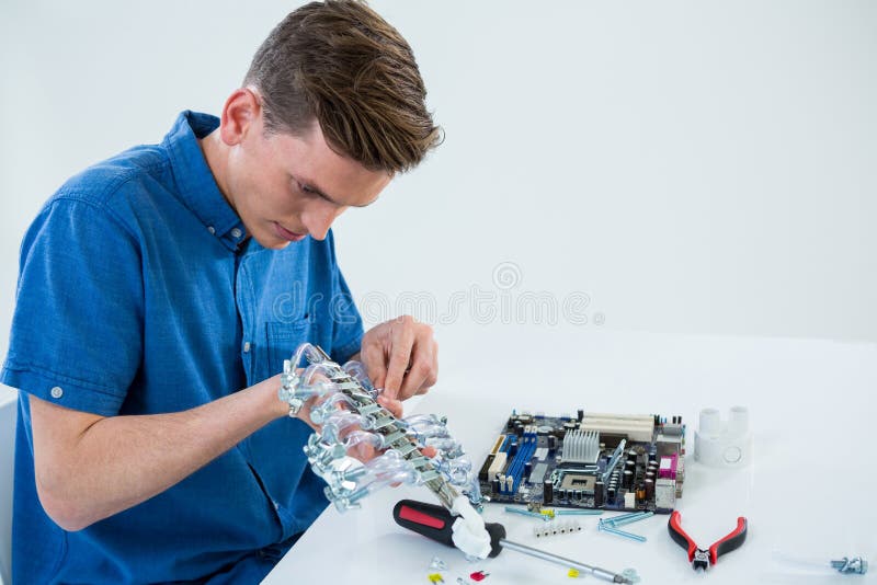 Computertechniker, Der Motherboard Repariert Stockbild - Bild von ...